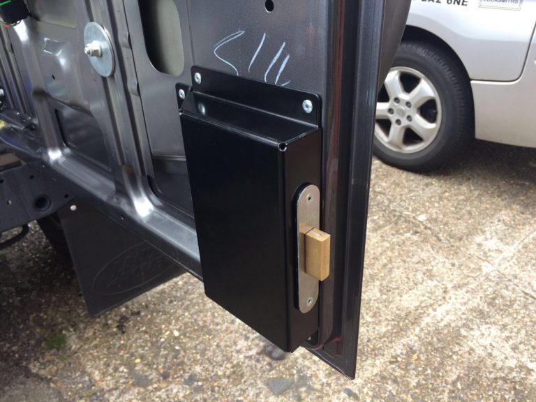 Land Rover defender dead locks - Locks and Tools Ltd - Dartford Locksmiths